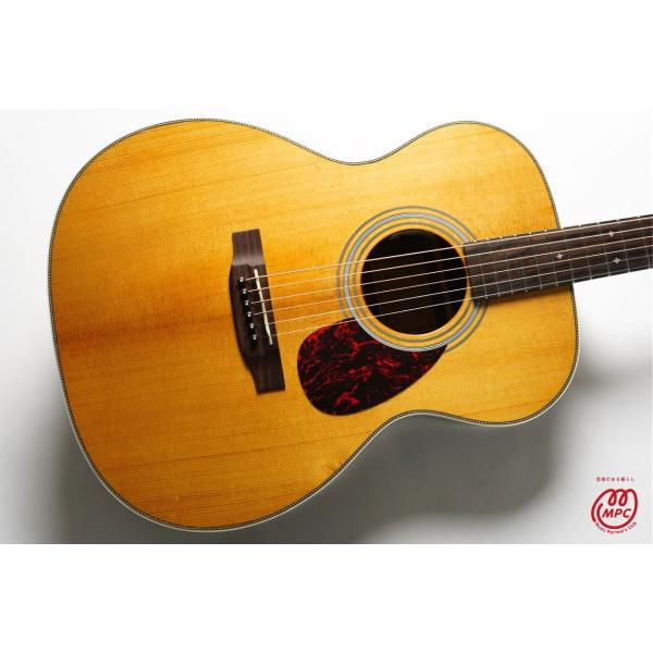 Shape：OMTop：Solid Torrifided Sitka SpruceBracing：TYMA Double V-bracingBack：Indian RosewoodSide：Indian RosewoodNeck：Afric...