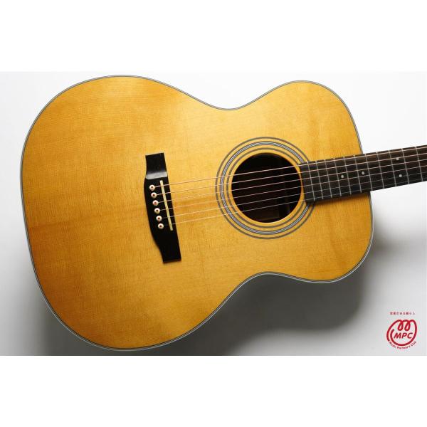 Shape：OMTop：Solid Sitka SpruceBracing：TYMA Double V-bracingBack：Solid Indian RosewoodSide：Solid Indian RosewoodNeck：Afri...