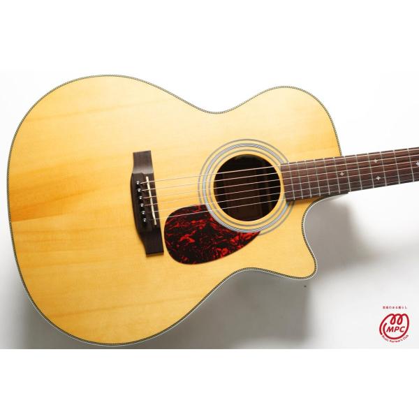 Shape：Grand AuditoriumTop：Solid Englemann SpruceBracing：TYMA Double V-bracingBack：Indian RosewoodSide：Indian RosewoodNec...