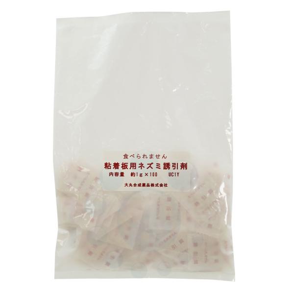 【商品名】粘着板用ネズミ誘引剤【内容量】1g×100袋入【販売元】大丸合成薬品株式会社【商品特長】◆どんな餌よりも、ネズミが引き寄せられるように配合しました。(当社調べ)◆本剤は粘着板に貼り付けることで、ネズミの捕獲効果を高めるものです。◆...