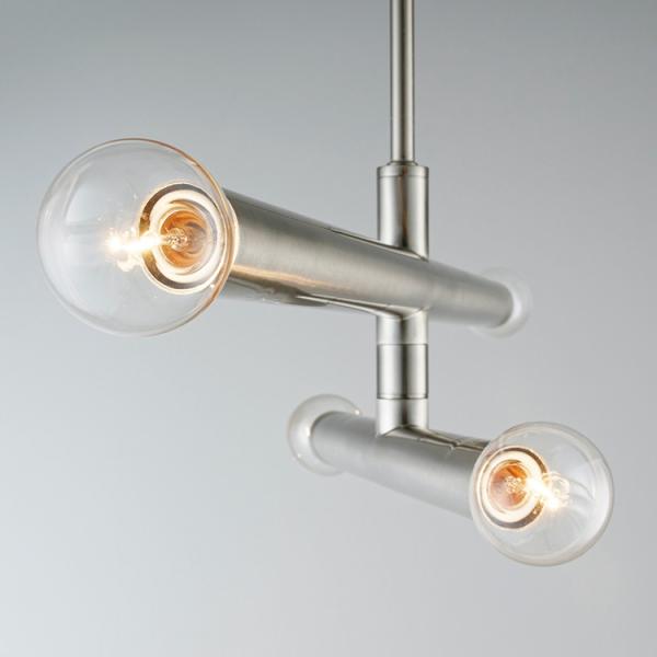 【DETAILS・商品説明】長短２本の円柱の交錯による洗練されたミニマルデザインを、艶やかなワントーンシルバーで。まっすぐに伸びた円柱から電球へとつながる潔いシルエットが、シンプルでありながら強い存在感を放ちます。アームの中にソケットが一体...