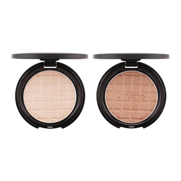 JAN 4514254130704JAN 4514254130711【商品説明】全2色瞬時に輝きのオーラを演出するマルチパウダー。肌、目もと、どこにでもつややかな輝きのオーラを演出。なめらかで上質な美しさが長時間持続します。【使用方法】●指...