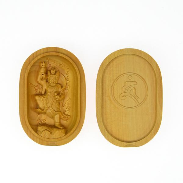 材質：柘植（ツゲ）サイズ：高さ6cm×幅4cm×厚み2cm　仕上げ：木地　販売元：海宇商事製作：中国備考：・商品は天然木材使用のため、一体ごとに木目や色味等が若干異なる場合がございます。・天然木材使用のため、長時間開いたまま放置すると、変形...