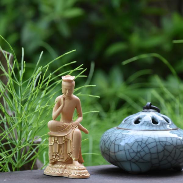 木彫り 仏像 小仏シリーズ　模造作品広隆寺形【弥勒菩薩半跏思惟像】商品番号：S-MRKHBJ材質：柘植（つげ）サイズ：高10.5さcm×幅4.6cm×奥行6.3cm　仕上げ：金泥仕様