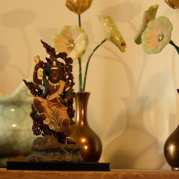 材質：柘植（つげ）サイズ：高さ12.6cm×幅5.6cm×奥行4cm 　製作：中国備考：・職人・仏師の手作業にて仕上げております。一体ごとに木目や色味等が若干異なる場合がございます。・写真は入荷商品の中から無作為に選んだ実際の商品です。・実...