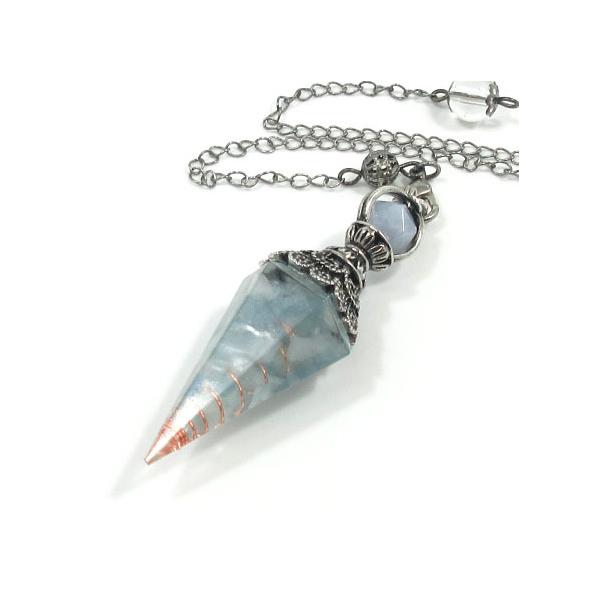 ※本商品はメール便での発送となり、ポスト投函となります。アクアマリンのオルゴナイトのペンデュラムです。ダウジング、フーチ、占い、予知、判断、開運、幸運のアイテムとしてお使いください。【大きさ】約5.5ｃｍ前後（金具、チェーンを除く）※一点一...