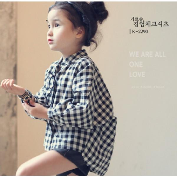 これからのシーズンにぴったりなブロックチェックシャツです。個性的なデザインで、前と後ろの着丈が異なるアシンメトリーになっており、袖はドルマンスリーブのモモンガシャツでございます。カラーは黒と赤の2色で、サイズは90〜150の7サイズです。サ...