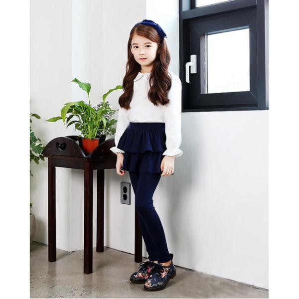 一年中、着用いただける９分丈のレギンス付きスカートです。無地のベーシックなカラーで、どんな洋服にも合わせやすく、大活躍間違いなしの１着です。色はネイビー、ライトグレー、ダークグレー、ブラックの４色です。サイズは100cm、110cm、120...