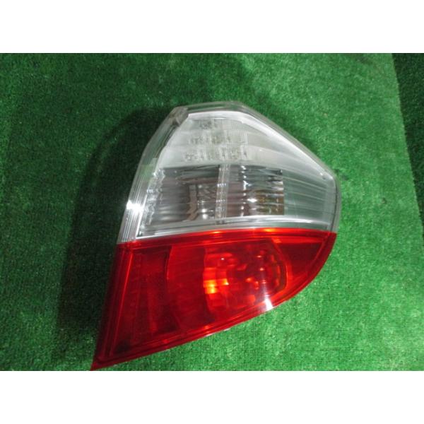 車両情報車　名＝ホンダ フィット型　式＝DBA-GE8年　式＝H19.12月走行距離(千km)＝　　ボディカラーＮｏ＝パーツＮｏ＝スタンレー P7612カーメーカーＮｏ＝状　態＝線キズ（白く光っている部分はフラッシュの反射です）画像のもので...