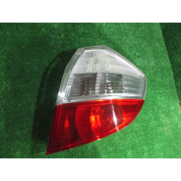 車両情報車　名＝ホンダ フィット型　式＝DBA-GE8年　式＝H20.7月走行距離(千km)＝　　ボディカラーＮｏ＝パーツＮｏ＝スタンレー P7612カーメーカーＮｏ＝状　態（白く光っている部分はフラッシュの反射です）画像のもので全てです。...