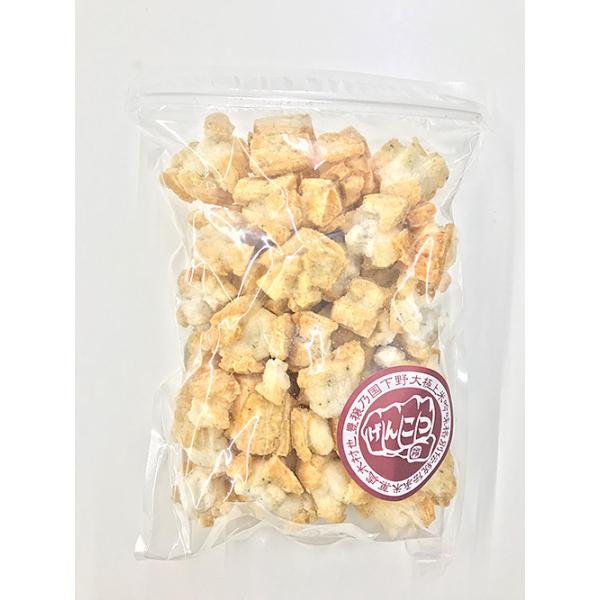 噛み応えのある揚げおかきです。昔ながらの堅さを求めるお客様に人気の絶えない逸品です。■名称米菓■内容量200g■味塩味■用途ご自宅用/ご家庭用■包装袋■食感ものすごく堅い■原材料名もち米（国内産）、うるち米（国内産）、大豆白絞油、青粉、ごま...