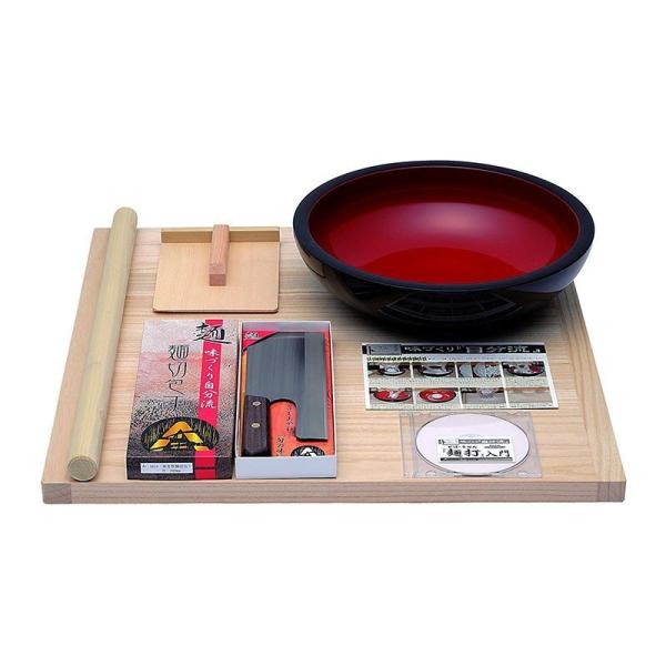 初心者用の麺打ちセットです。詳しい蕎麦打ち、うどん打ちのDVDがついているため初めての方でも蕎麦、うどんを打つことができます。