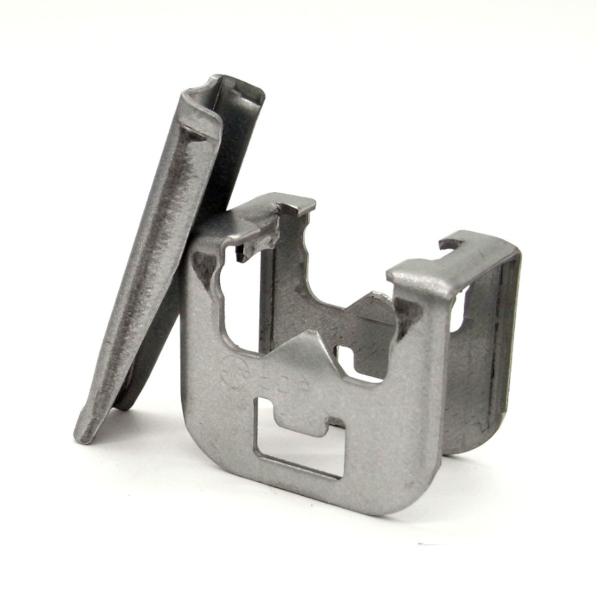 パイプを固定する爪が3箇所あり、本体にしぼり加工を施しているため強度抜群ですクサビを手で押し込むだけで仮止めができ、位置合わせ後にクサビをしっかり打ち込めば、ズレずに固定できますビニペット、ツユトール、ダブルペットなど各種フィルム止め材に取...