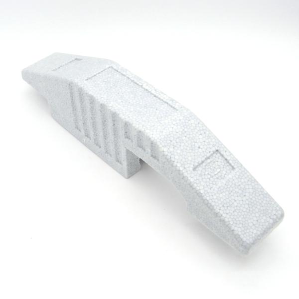 雨天時のビニールハウスの換気が手軽に簡単に。ハウス巻き上げ部に本品を取り付けることにより生まれる出っ張りが庇となり、雨の進入を防ぎながら換気が可能になります。材質：発泡スチロール