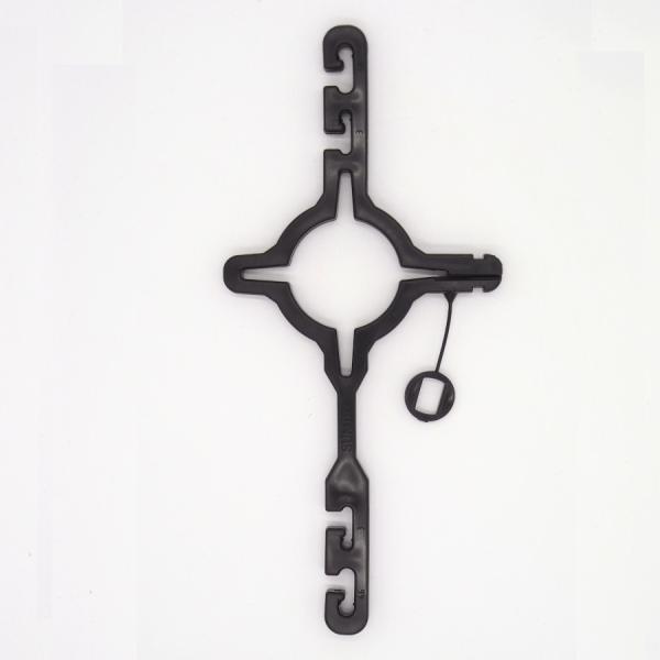 潅水チューブを地上よりも上部に設置するための吊り具です。簡単な作業で潅水チューブを固定、吊り下げる事ができます。