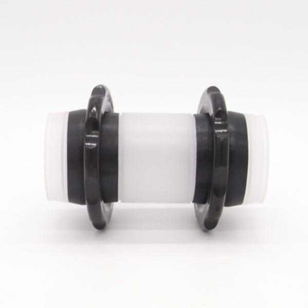 同じ種類の潅水チューブ同士を接続するために使用する中間継手です。止めリングでチューブをはさみ、チューブを固定します。