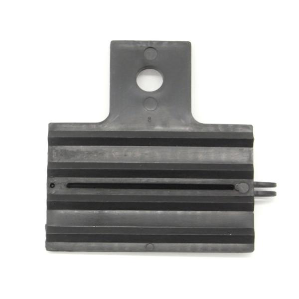 簡単な作業で潅水チューブ内の水を止水することができます。敷設された潅水チューブの末端部だけでなく中間部でもご使用できます。