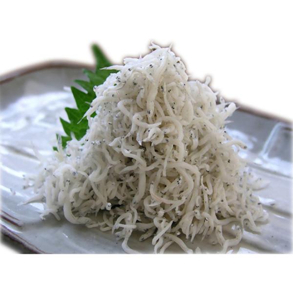 由比で水揚げされたしらすを、すぐに釜揚げにして冷凍しました。ふわっとした食感で、そのままはもちろん、大根おろしやサラダに入れても美味しく召し上がれます。■内容量100ｇ■原材料カタクチイワシ稚魚（静岡県産）・食塩（原料の一部にエビ・カニを含...