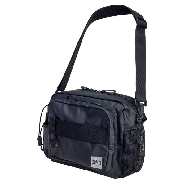 【Lサイズ】●メイン収納部AbuルアーケースLARGE Deep VS-3020NDDM（幅25.5cmx奥行190￥cmx高さ6cm）のルアーケースを2個入れてもゆとりあるスペース。追加でワームやフックなど細かいツール類の収納にも対応が可...