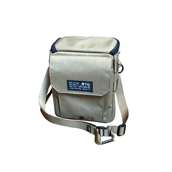 ライトゲームやタウンユースで最適なサイズ感のスタイリッシュなショルダーポーチ。釣りはもちろん、タウンユースなどのちょっとしたお出かけに最適なサイズ感です。大型フラップポケットにはiphone promaxや長財布を収納できる他、ブリスターパ...