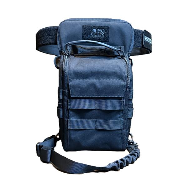 陸っぱりライトゲーム用に開発したRUN&amp;GUN特化型最速バッグ!ワンアクションで本体を開閉。タックルチェンジの時間を圧倒的に短縮可能。最小限のタックルで臨むルアーフィッシングや移動の多い釣りで大活躍するレッグバッグです。本体生地には...