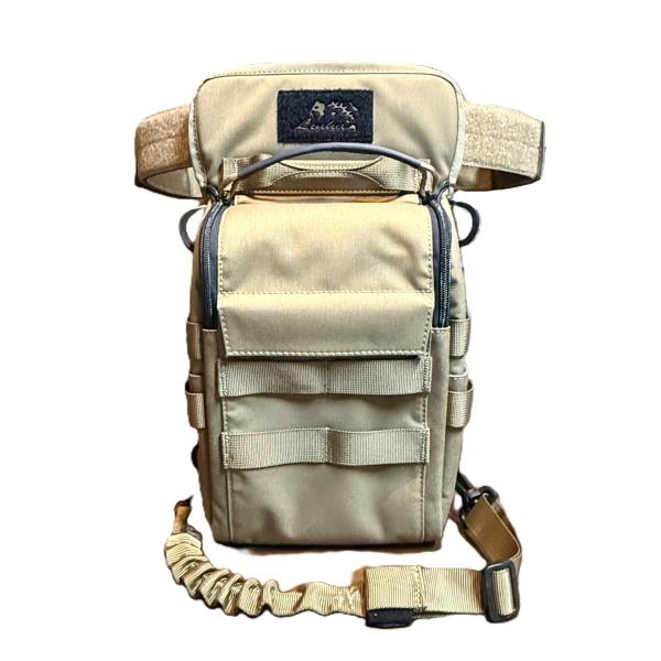 陸っぱりライトゲーム用に開発したRUN&amp;GUN特化型最速バッグ!ワンアクションで本体を開閉。タックルチェンジの時間を圧倒的に短縮可能。最小限のタックルで臨むルアーフィッシングや移動の多い釣りで大活躍するレッグバッグです。本体生地には...