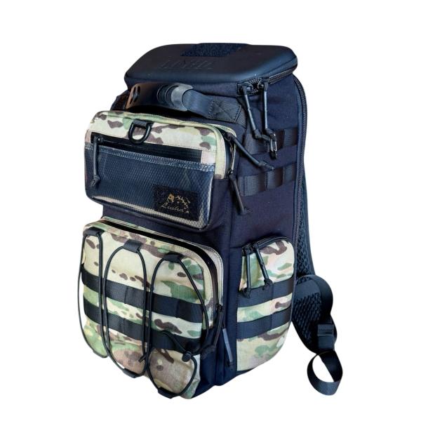 本体サイズ(cm):縦50ｘ横30ｘ奥行き22メイン収納部(cm):縦46ｘ横24ｘ奥行き17フロントポケット(上)(cm):縦13ｘ横24ｘ奥行き4フロントポケット(下)(cm):縦21ｘ横24ｘ奥行き4容量(L):約25本体生地 CAM...