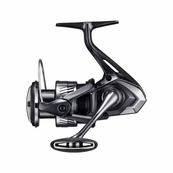 品番:C3000淡水からソルトまで何でも使えるバーサタイルモデル。ナイロンからPEまで使える余裕のラインキャパ。ドラグ力も十分で、あらゆる釣りに対応する汎用性の高いモデル。ノーマルギア比仕様でスローな釣り、巻き上げトルクの必要な釣りに最適で...