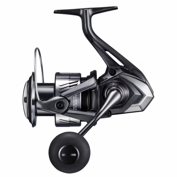 品番:C5000XGライトショアジギング、ライトショアキャスティング用モデル。ラウンドハンドルノブ＋ロングハンドル搭載で、タフでコンパクトな5000番サイズ。青物をターゲットにして、操作性や自重を重視するならこのモデルです。ギア比:6.2実...