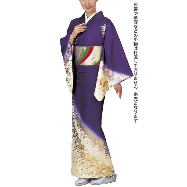紫地にクリームの裾ボカシ、黄金の鱗雲をあしらった胴抜き仕立て上がりの訪問着です。沢山の鱗雲が幻想的に空に浮かぶ様子が、とても華やかです。光沢のある綸子生地が上品な輝きを放ち、美しい文様をさらに引き立てています。歌舞伎や日本舞踊、舞台ステージ...