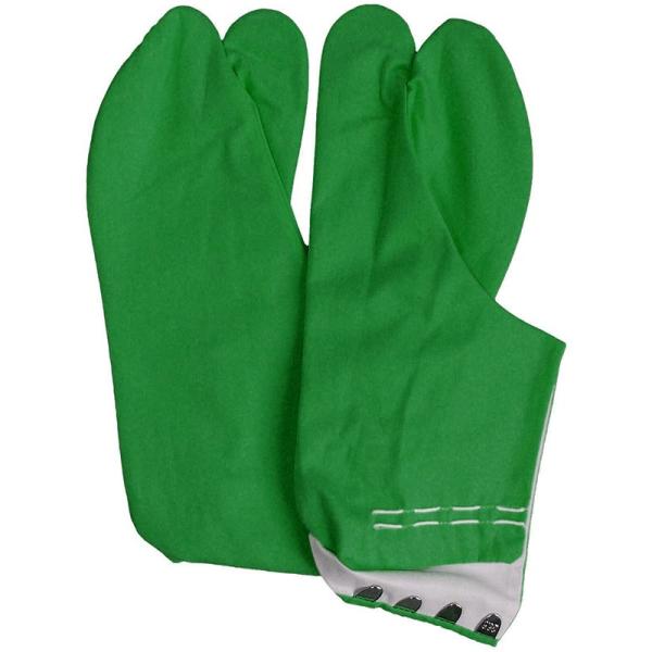 グリーンのカラー足袋（白布底）です。生地は、甲表はハリのある確りとした綾織生地、底は表面がW字模様のツヅレ織りになっている杉綾織「すぎあやおり」、または斜めの縞模様になっている雲才織「うんさいおり」となります。4枚小鉤。和服をカジュアルに装...