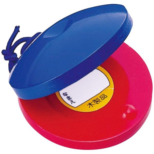 天然木使用カスタネット 名前記入欄付き(dbk-073205)  ・商品サイズ/径58mm ・商品重量/32g(包装資材含む) ・包装サイズ/W85×D30×H124mm ・材質/本体 : 木製(ラッカー塗装)　ゴムひも : 天然ゴム、ナイロン