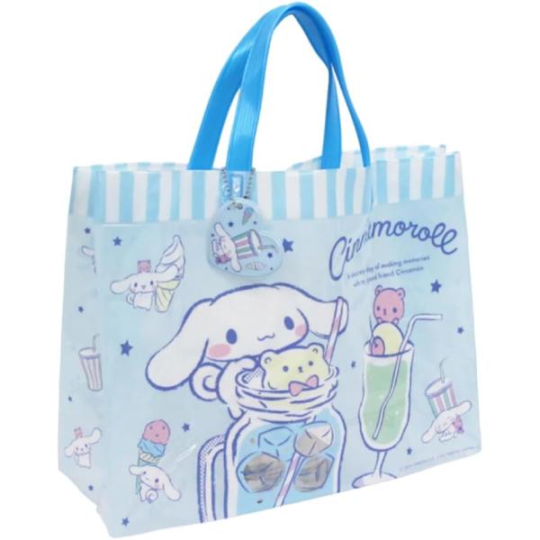 シナモロール[Cinamoroll] サンリオ(SANRIO） マチ付(角型）ビニールバッグ(スイミングバッグ水着入れプールバッグ/ビーチバッグ） (124750) マチがついてるので、しっかり入ります♪ かわいいネームタグ付   サイズ：...