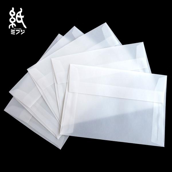 商品名：洋2封筒 トレーシングペーパーカラー：半透明サイズ：洋2サイズ 162x114mm入　数：20枚入り説　明：招待状入れとして使われることが多いトレーシングペーパーの洋2封筒です。ほんのり透ける、厚みしっかりめの素材になります。