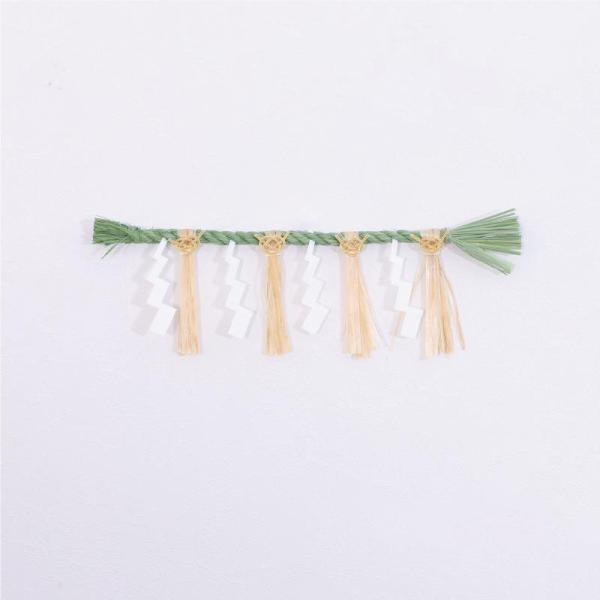 ● 商品情報モダンしめ縄　結　● サイズ外　　寸：24(長)-1.5(太)長さは全体の長さです。手作りの為サイズは目安となります。● 素材稲/麻/和紙/水引● 備考こちらの商品はかみさまのおみやにぴったり。 取付イメージは商品画像をご確認く...