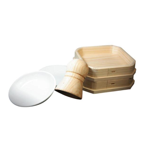 純日本製のけやき盛り塩固め器、桧製折敷をセットにした特別な盛り塩セットです。■白皿2.5寸　2枚　(邪気を祓うには白皿が最適です。)■盛塩固め器（本けやき製）　（円錐型の盛塩を作ります）　外寸(幅)46mmφ×(高）65mm　幅42×高さ4...