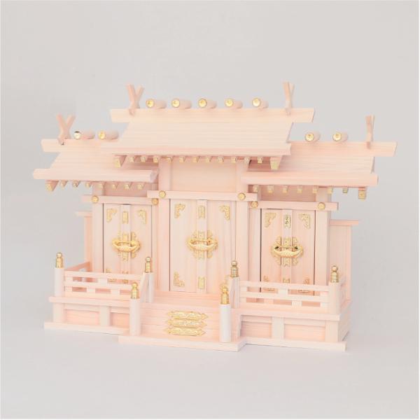 大きな御神札の出し入れが簡単に行える神棚です。（実用新案登録済み）