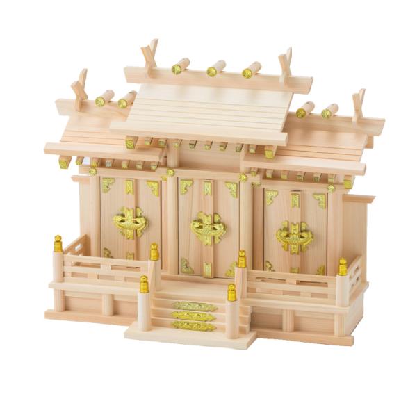 神棚の里一番人気の三社神棚！・昔ながらの本格的な造り・裏屋根開きでお神札交換が簡単・大きいお神札も対応（中央扉内 高さ約32cm！）・純国産で職人がひとつひとつ手作り神棚の里で最も長く人気のある従来型神棚。