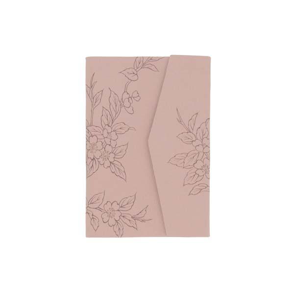 手描京友禅の職人が作った薬帳・カードケースです。手作りの為1点ものです。絹の上品な風合いや伝統の色柄などお楽しみ下さい。お薬手帳の他銀行通帳、文庫本やパスポートのカバーとしてもお使い頂けます。同時にカード6枚が収納できます。「岡山工芸」は京...