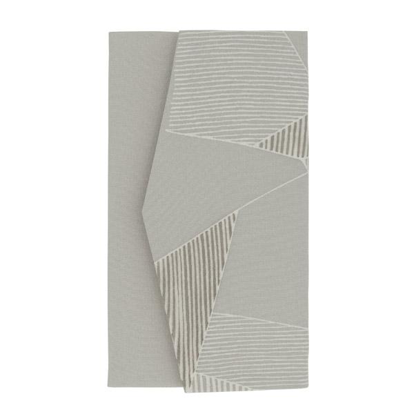 手描京友禅の職人が作った袱紗です。手作りの為1点ものです。絹の上品な風合いや伝統の色柄などお楽しみ頂けます。金封を入れる袱紗ですが、通帳などの収納の他、お財布としても使えます。「岡山工芸」は京都で50年余り続く手描京友禅のメーカーです。自社...