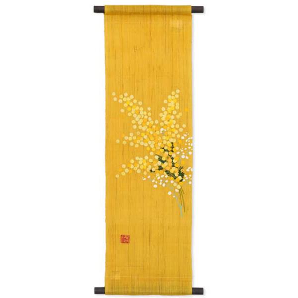 小幅のミニタペストリーに、一束のミモザを手描きしました。ちょっとしたスペースにさりげない春の演出をしていただけます。幸せを運んでくれるという、ミモザイエローが印象的です。※商品画像はできるだけ実商品に近い色に合わせておりますが、ご覧になるデ...