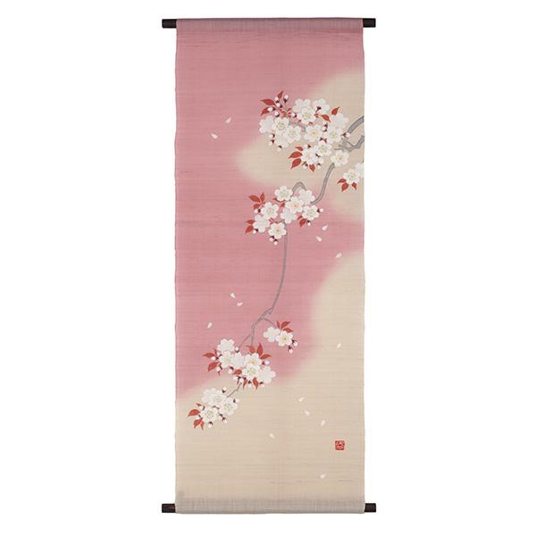 和モダンインテリアを演出する手染め麻タペストリー。柔らかに艶やかなぼかし染めの地に、ろうけつ染めと手描きを用い桜を染めました。※商品画像はできるだけ実商品に近い色に合わせておりますが、ご覧になるディスプレイのモニタ環境により、実際の色と多少...