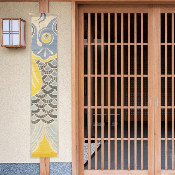 鯉のぼりは江戸時代に武家で始まりました。端午の節句に男子の出世と健康を願って飾られています。鯉のぼりタペストリーは、マンションなどでも気軽に可愛らしく鯉のぼりを飾ることができます。本格的な型染めで染料の濃淡など職人の技が光る逸品です。※商品...