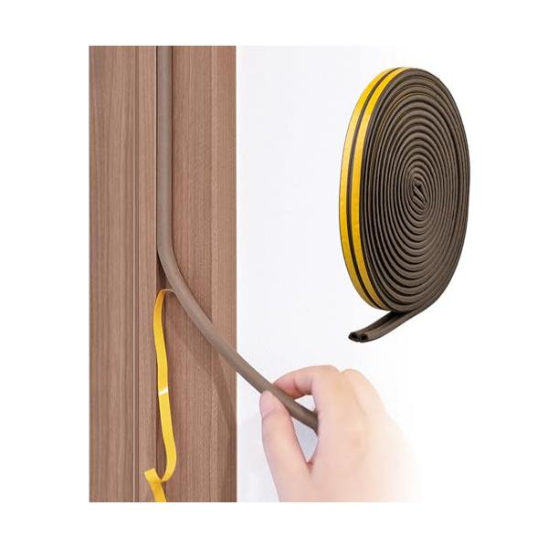 ドアから入る冷たいすき間風をシャットアウト すきま風を防いでお部屋の気密性UP 騒音軽減にも*テープを割けば、貼り付けたい場所に応じて幅の調整が可能 片開きドア以外にも、ふすま・引き戸などに使用可 ※本製品は、すき間を完全に防ぐものではあり...