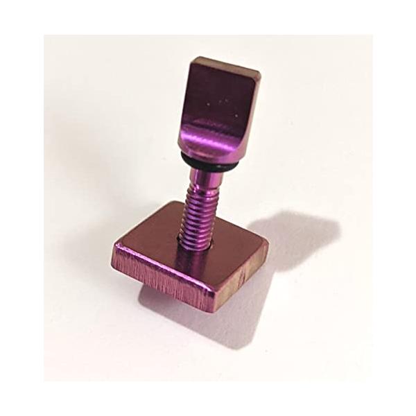 塩水に強くとても軽いチタン製です。ネジ部 ：3.9mm (φ) x 19mm (L)ナット部：14.5mm x 14.5mm x 3.6mm (WxLxH)工具不要 フィン スクリュー ボルト ・ねじ 。ロングボード / SUP / パドル...