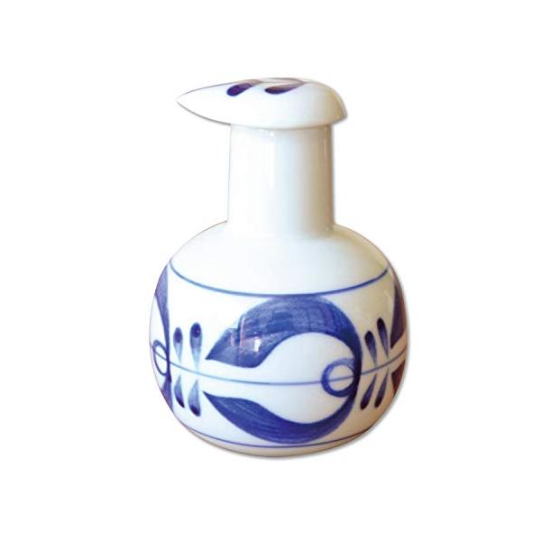 有田焼の醤油差し 醤油入れ です。有田焼は佐賀県有田町を中心に作られる陶磁器で、1616年以来、400年の歴史と伝統を今に伝える人気の商品です。 サイズ 径7.8ｃｍ*高さ10ｃｍ 容量 190 ml素材：磁器電子レンジ対応 / 食洗器対応...