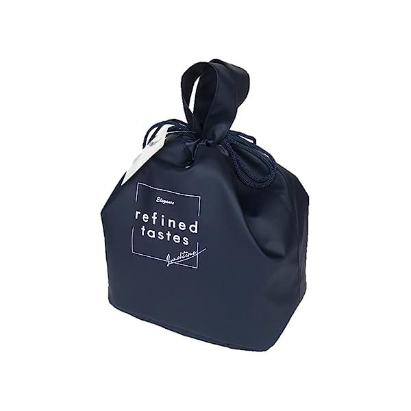 本体サイズ：約縦26cm*横34cm*マチ16cm 色：ネイビー 素材：表面・持ち手/ポリエステル、ポリウレタンコーティング、中材/アルミ蒸着フィルム、裏面/ポリエステル・PVC、紐通し部分・紐/ポリエステル、ボタン/スチール 生産国：中国...