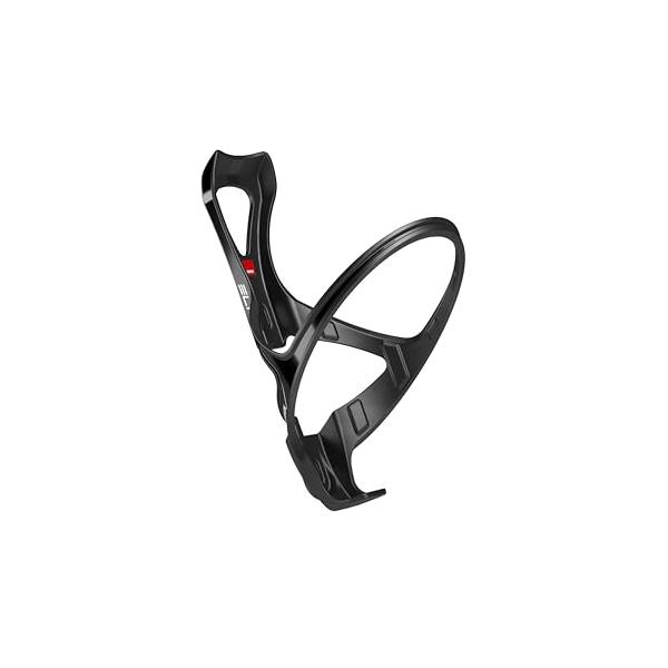 超軽量インジェクション・カーボン製ボトルケージ。軽さだけでなく、ボトルの出し入れのしやすさやホールド力、機能性と美観を両立するデザイン。ワールドツアーチームも山岳コースで採用するハイエンドモデルが、インジェクション・カーボンを採用することで...