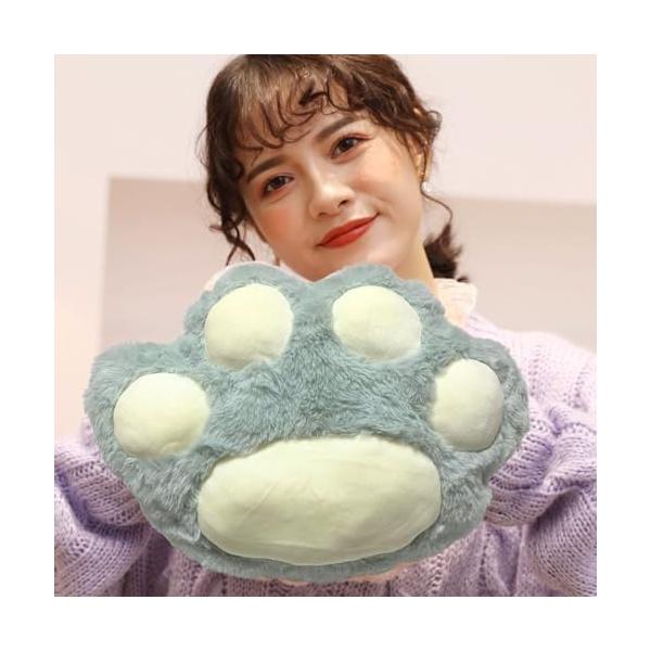 肉球クッション: 可愛い肉球デザインのクッションですサイズ仕様: 長さ32cm*高さ22cm*幅10cmのコンパクトサイズカラーバリエーション: グリーンとブルーの2色展開で、インテリアに合わせて選べます機能性: 裏側にポケット付きで、指先...