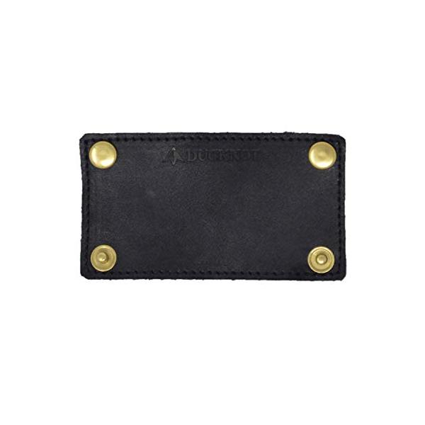 サイズ 幅 9*奥行き 5cm 材質 牛革、真鍮ボタン 生産国 日本ランタンのベイル 取手 に取り付ける本革製のベイルハンドルカバーです。タンニンなめしの本革レザーと真鍮ボタンを使うことで、味わい深い表情が日々変わって行くのが楽しめます。ラ...